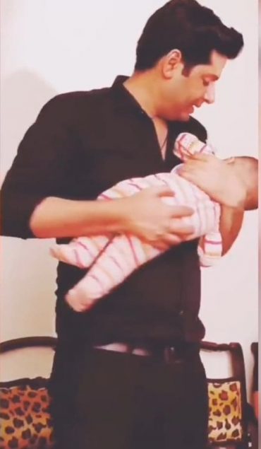 Best Moments of Celebrity Fathers With Their Children | Reviewit.pk