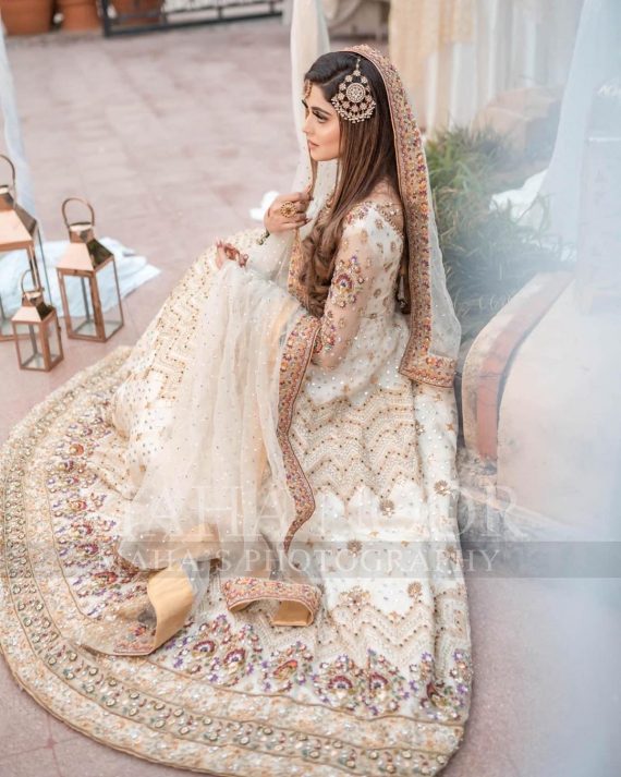 Tik Tok Star Kanwal Aftab Beautiful Bridal Photo Shoot | Reviewit.pk