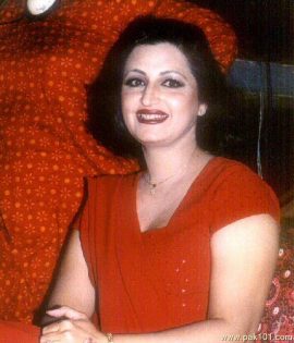 Beautiful Family Pictures of Veteran Actress Laila Zuberi | Reviewit.pk