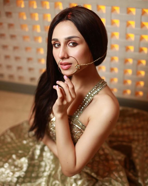 Actress Mashal Khan Latest Beautiful Photo Shoot | Reviewit.pk