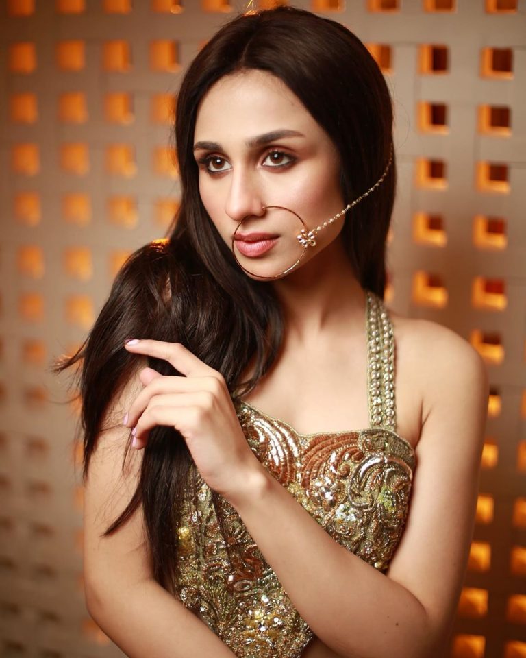 Actress Mashal Khan Latest Beautiful Photo Shoot | Reviewit.pk