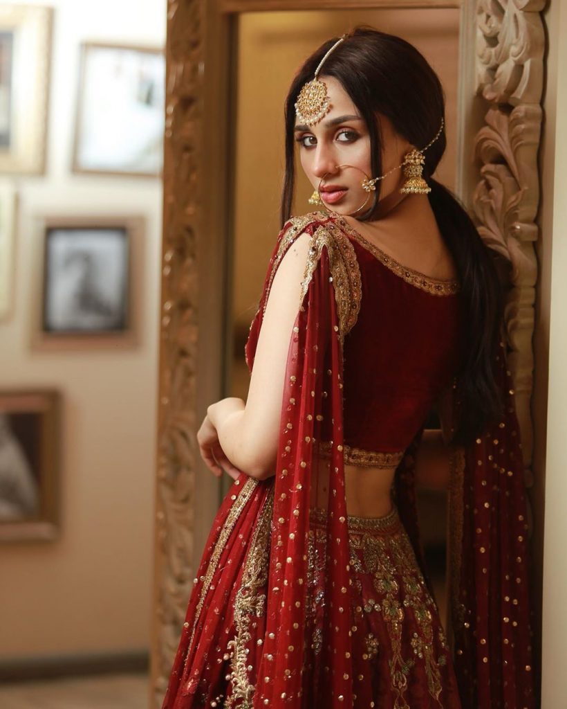 Actress Mashal Khan Latest Beautiful Photo Shoot | Reviewit.pk