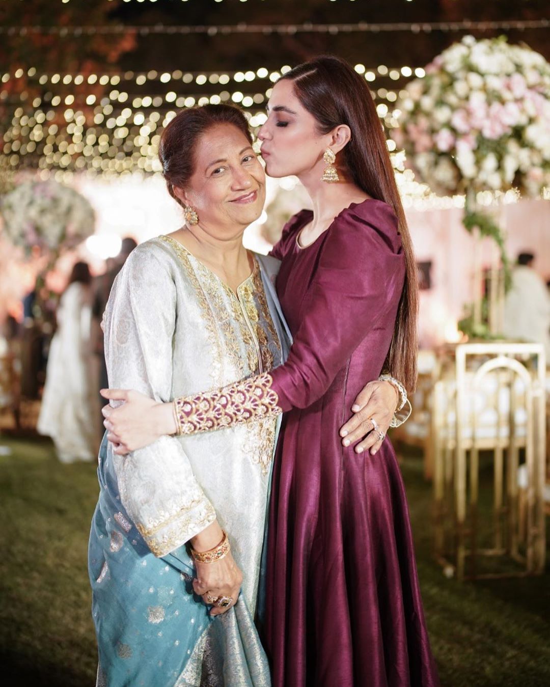 Maya Ali Celebrates Mother's Birthday | Reviewit.pk