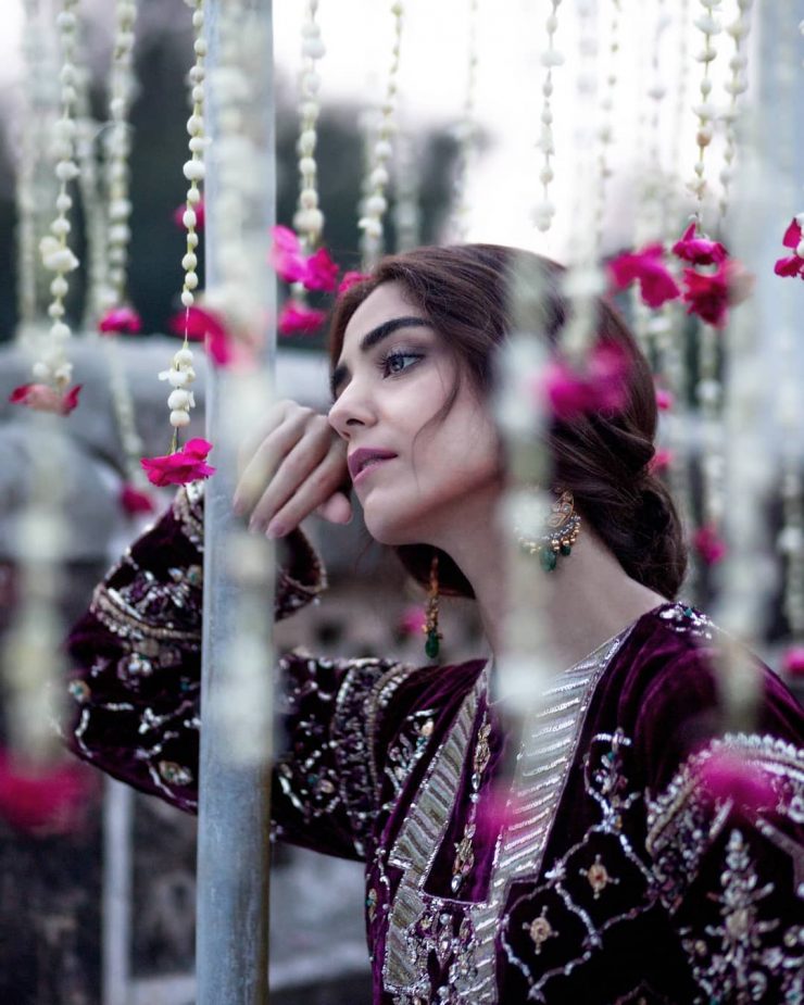 Maya Ali Looks Breathtakingly Gorgeous In Latest Shoot | Reviewit.pk