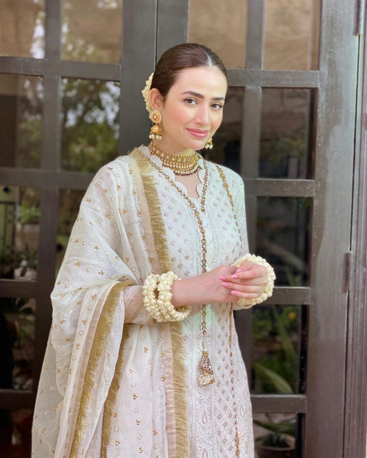Sana Javed Looks Elegant In Latest Pictures | Reviewit.pk