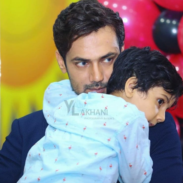 Best Moments of Celebrity Fathers With Their Children | Reviewit.pk