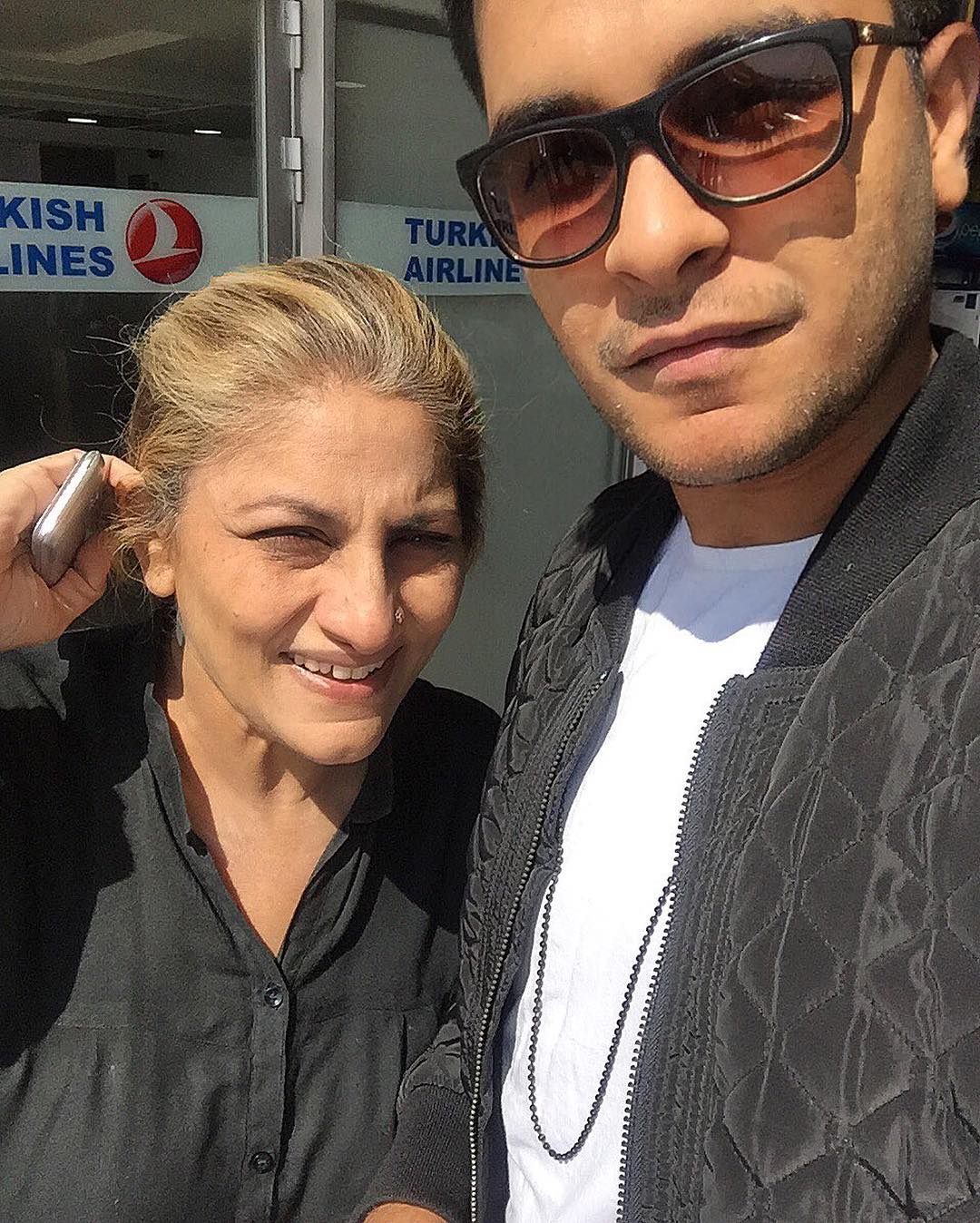 Latest Pictures of Asim Azhar with His Beloved Family | Reviewit.pk