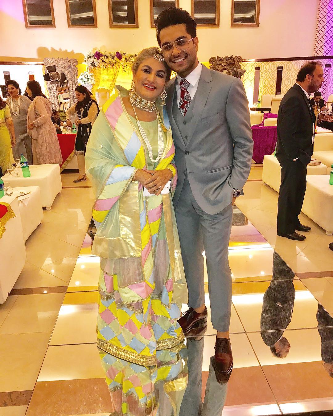 Latest Pictures of Asim Azhar with His Beloved Family | Reviewit.pk