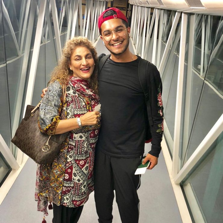 Latest Pictures of Asim Azhar with His Beloved Family | Reviewit.pk