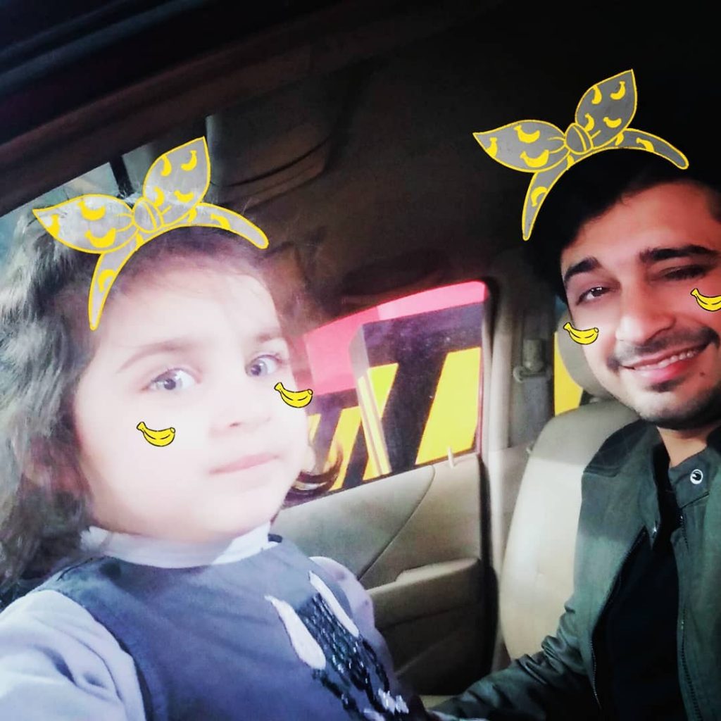 Actor Babar Khan with Wife Bisma and Kids - Latest Pictures | Reviewit.pk