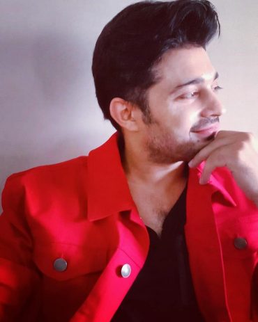 Actor Babar Khan with Wife Bisma and Kids - Latest Pictures | Reviewit.pk