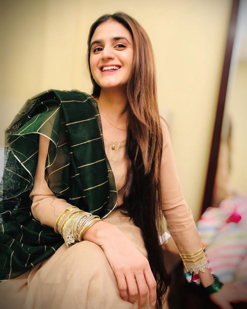 Hira Mani Beautiful Clicks with her Family | Reviewit.pk