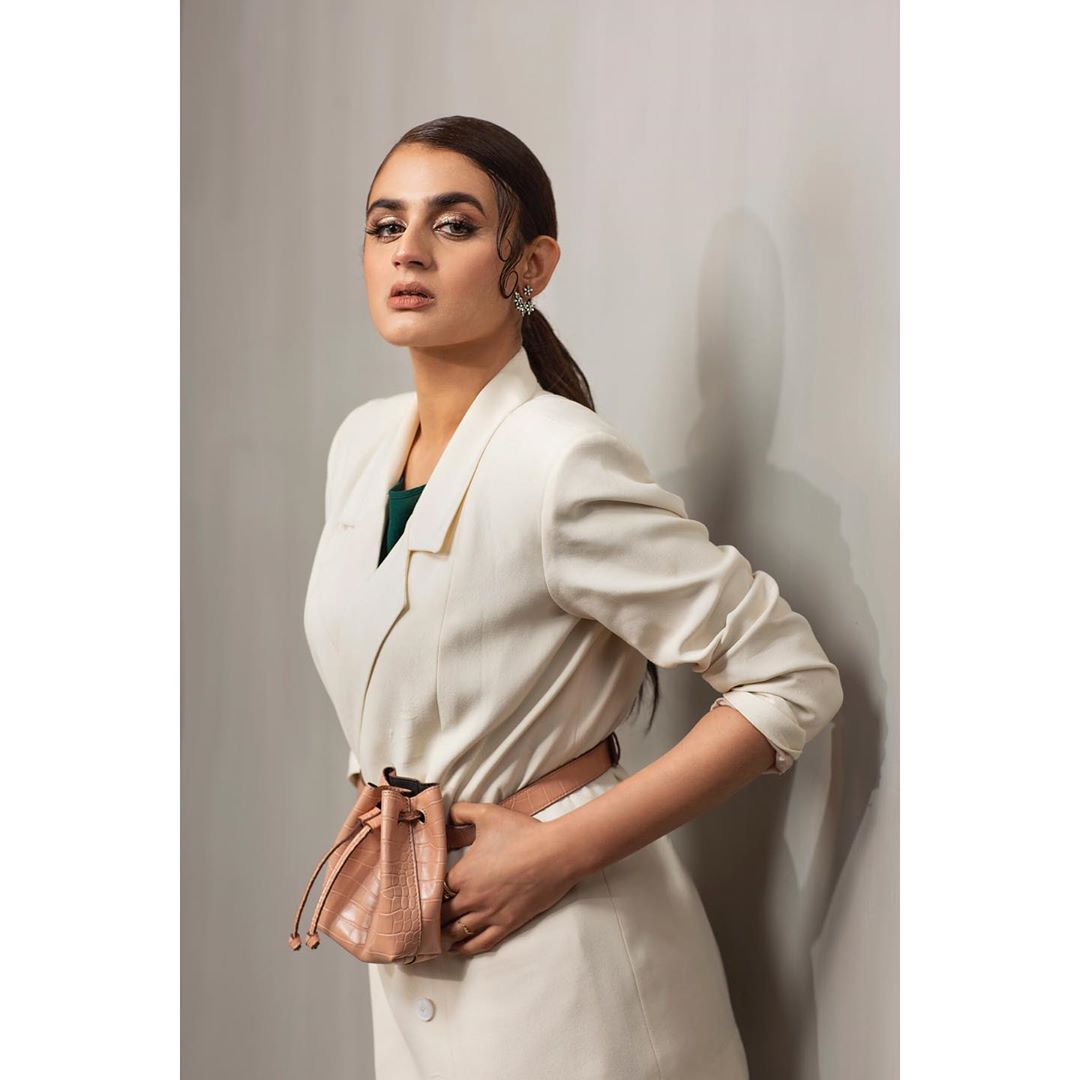 Intense Poses of Hira Mani That Speak for Itself | Reviewit.pk