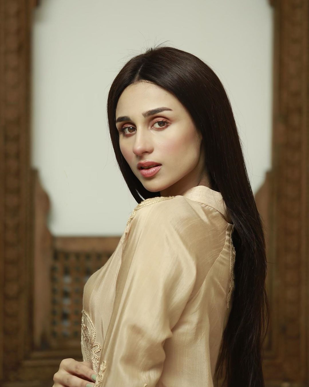 Sparkling Pictures of Mashal Khan in Golden Dresses | Reviewit.pk