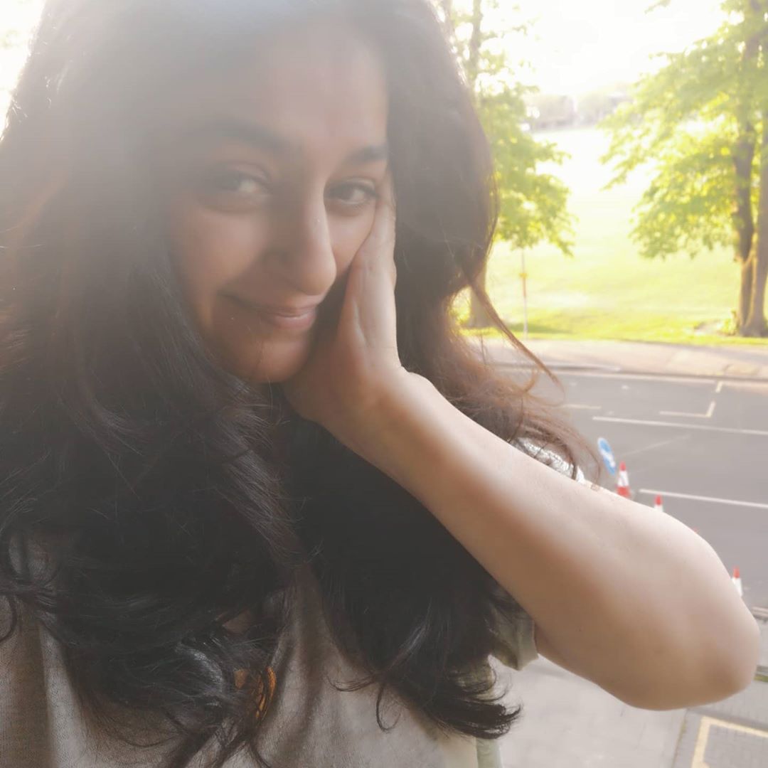 Elegant Pictures of Nadia Jamil | Reviewit.pk