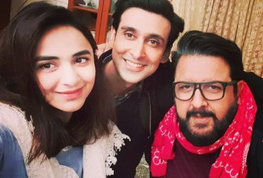 Unseen Pictures of Rehan Sheikh with Friends at Work | Reviewit.pk