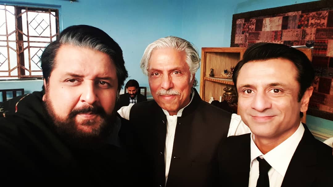 Unseen Pictures of Rehan Sheikh with Friends at Work | Reviewit.pk