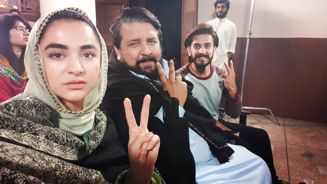 Unseen Pictures of Rehan Sheikh with Friends at Work | Reviewit.pk