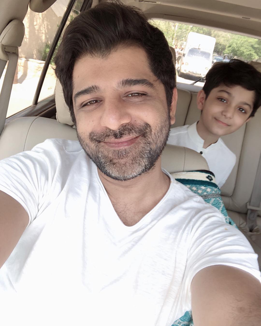 Family Pictures of Singer Shuja Haider | Reviewit.pk