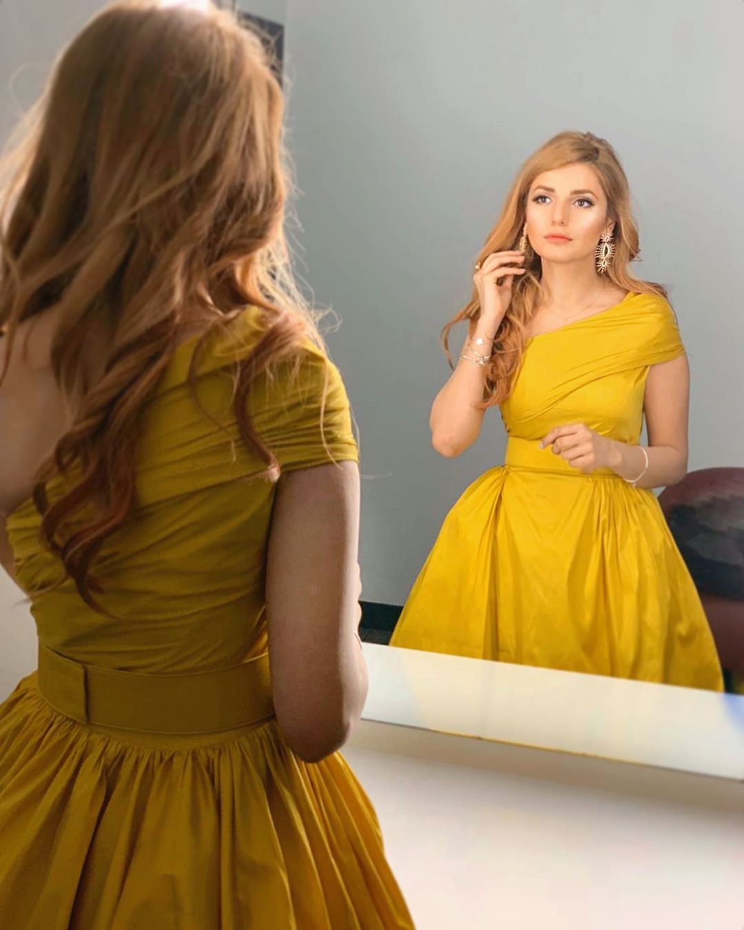 40 Amazing Pictures of Momina Mustehsan | Reviewit.pk