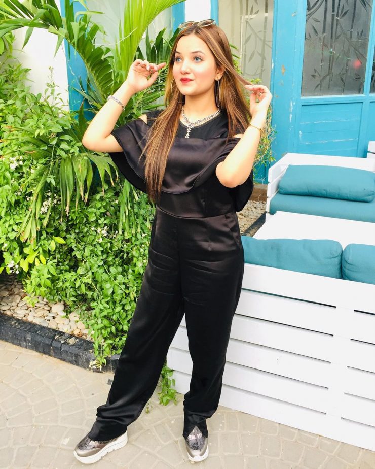 Who Is Rabeeca Khan? See Latest Rabeeca Khan Pictures | Reviewit.pk