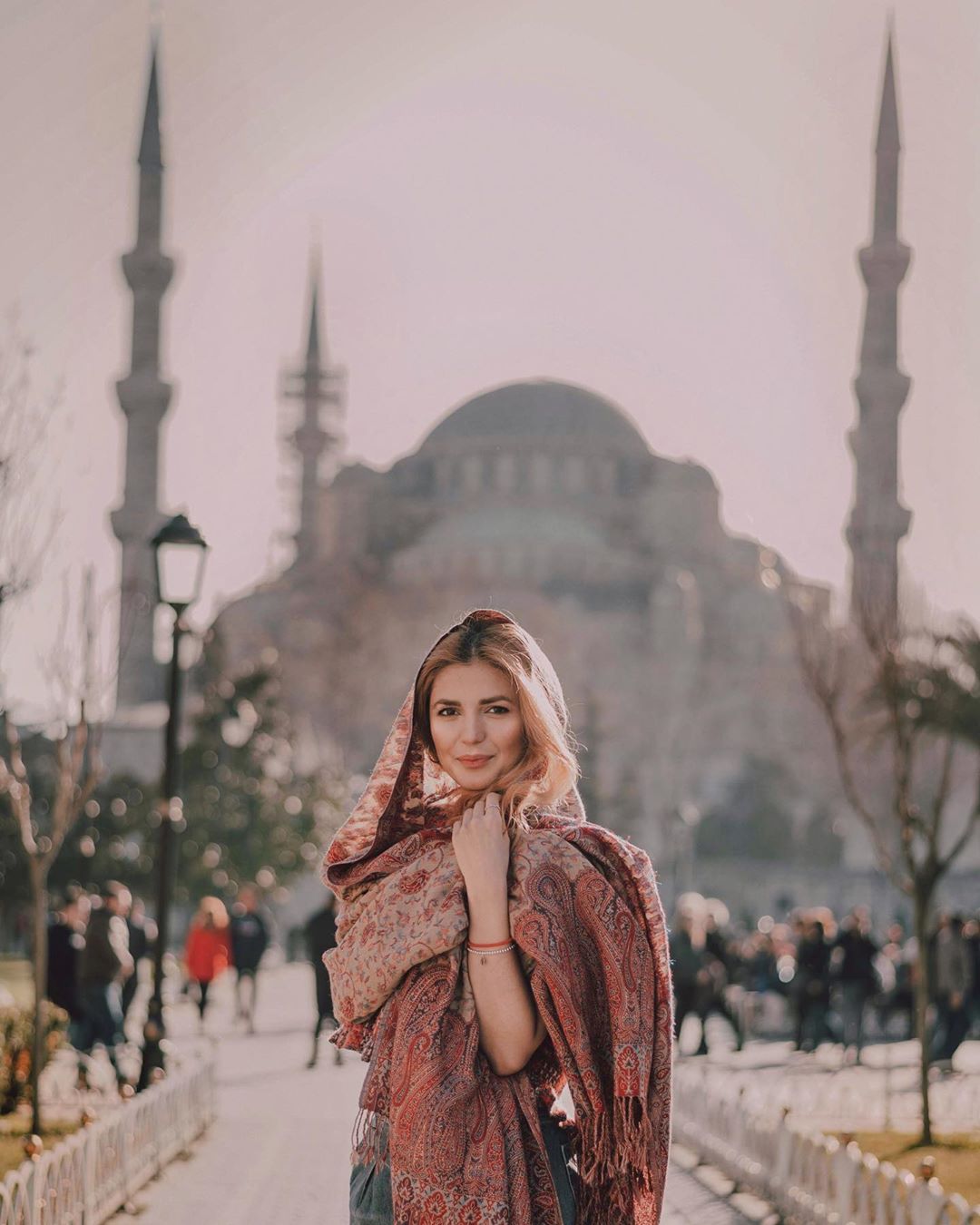 40 Amazing Pictures of Momina Mustehsan | Reviewit.pk