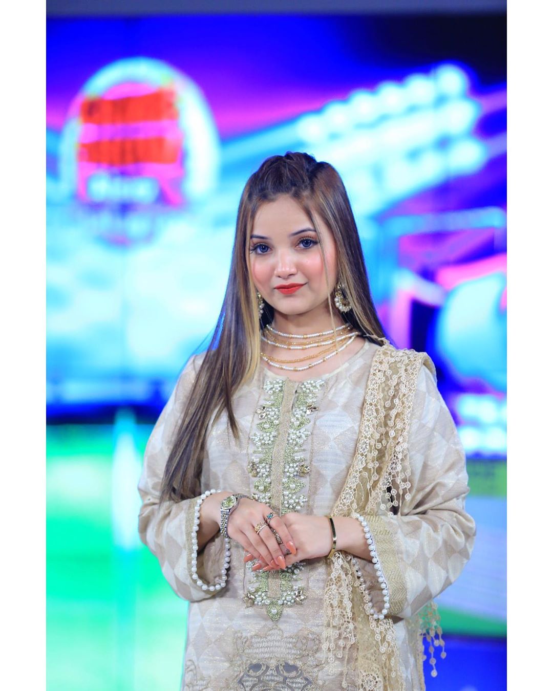 Who Is Rabeeca Khan? See Latest Rabeeca Khan Pictures | Reviewit.pk