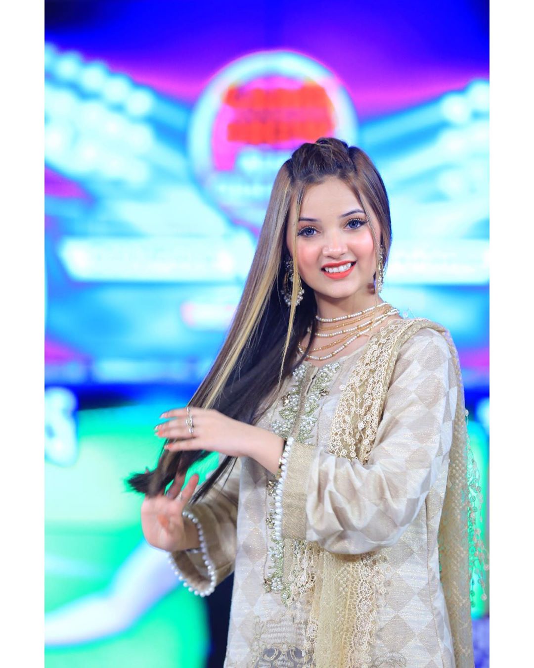 Who Is Rabeeca Khan? See Latest Rabeeca Khan Pictures | Reviewit.pk