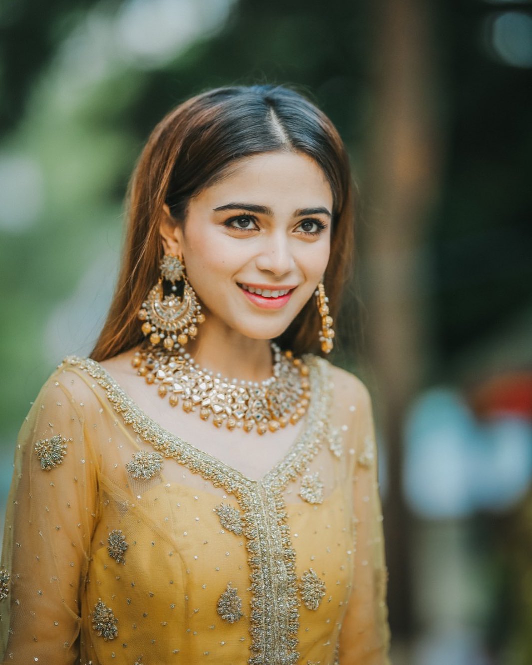 Aima Baig Rocking The Stage With Her Dance Performance | Reviewit.pk