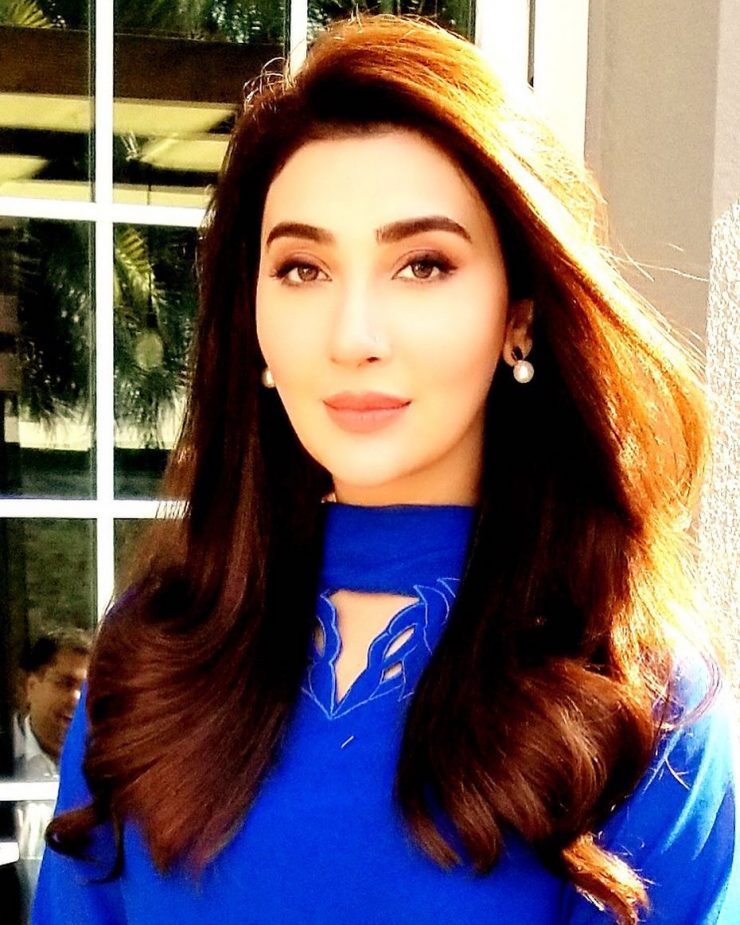 Aisha Khan Poses With Daughter In Eid Pictures | Reviewit.pk