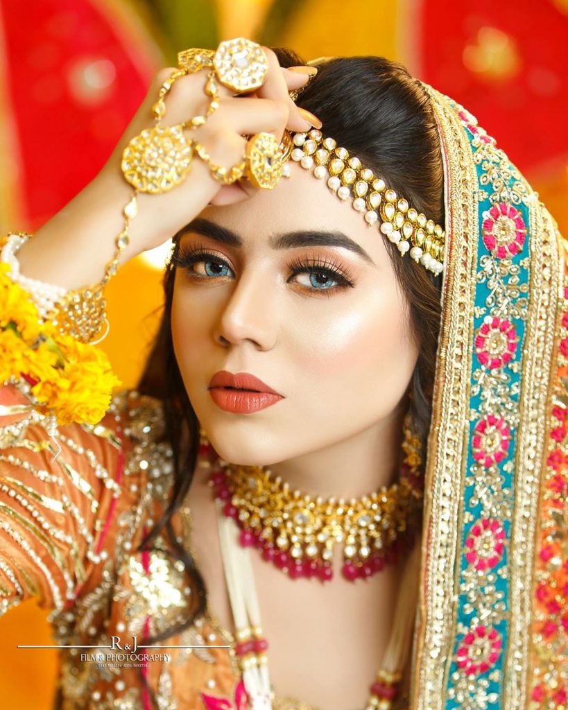 Famous Tik Toker Areeka Haq Latest Bridal Photo Shoot | Reviewit.pk