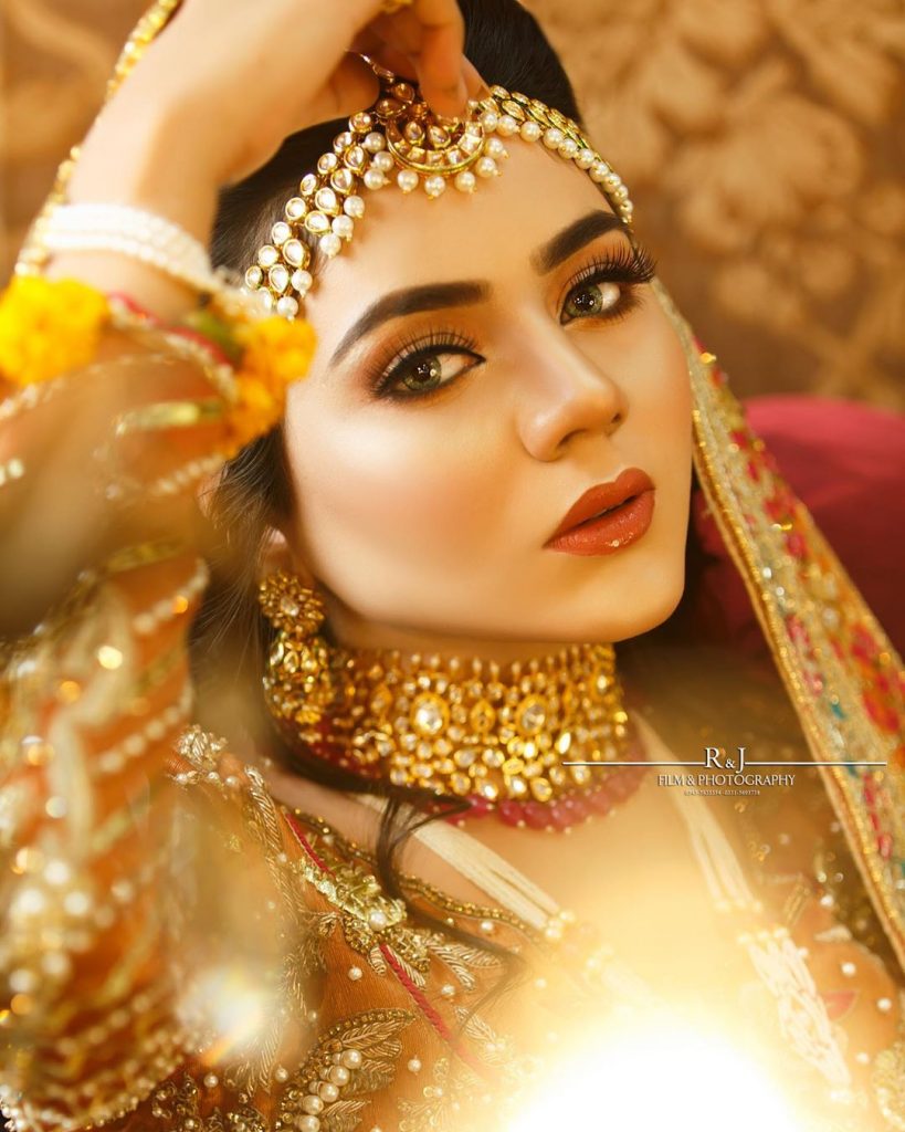 Famous Tik Toker Areeka Haq Latest Bridal Photo Shoot | Reviewit.pk