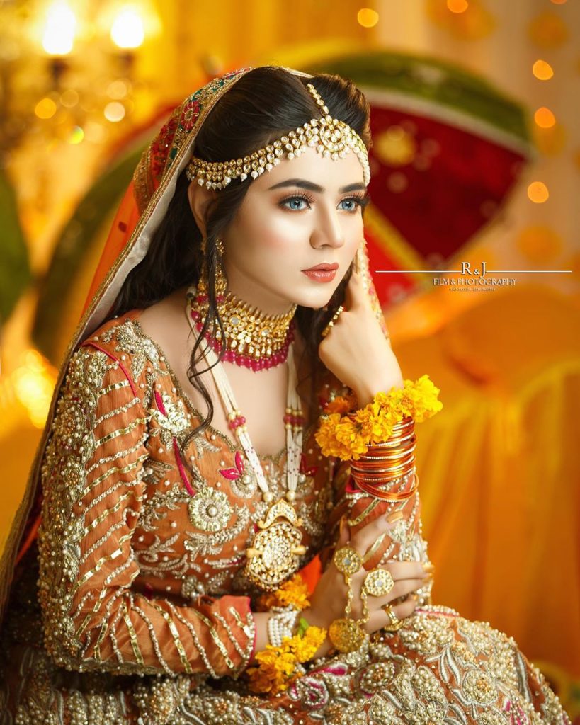 Famous Tik Toker Areeka Haq Latest Bridal Photo Shoot | Reviewit.pk