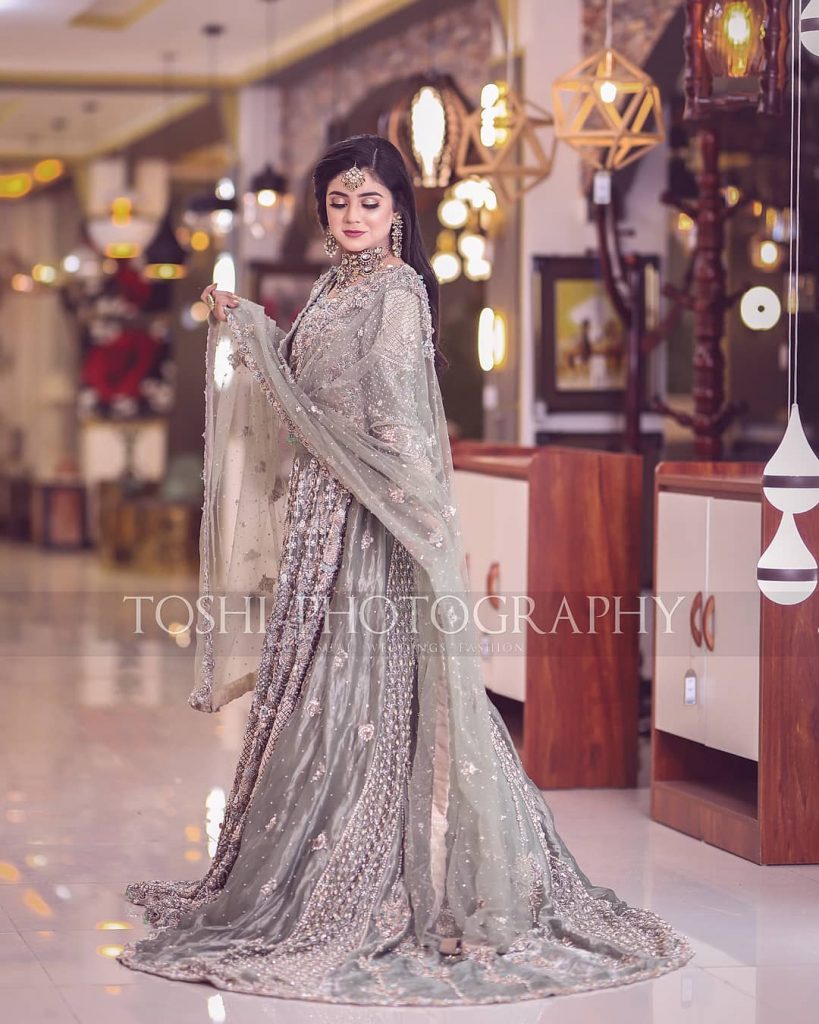Famous Tik Toker Areeka Haq Latest Bridal Photo Shoot | Reviewit.pk