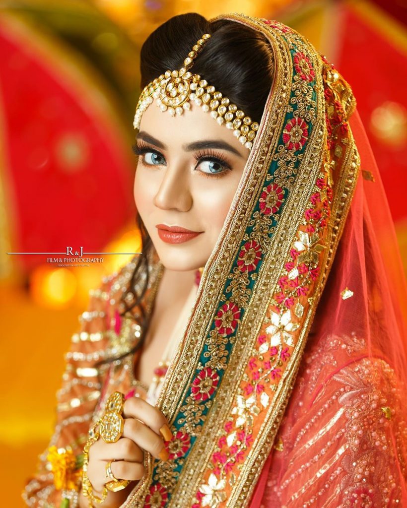Famous Tik Toker Areeka Haq Latest Bridal Photo Shoot | Reviewit.pk