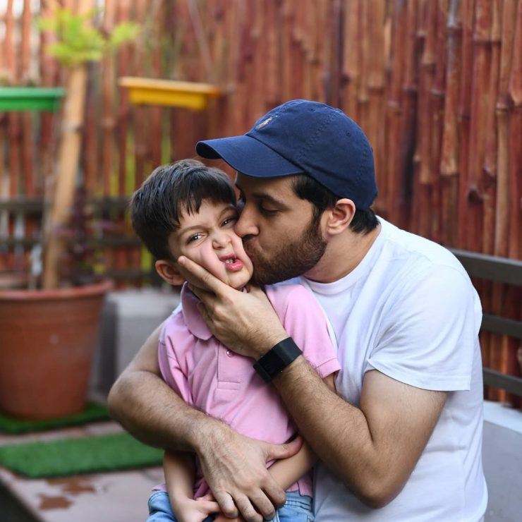 Actor Haroon Shahid New Pictures with his Family | Reviewit.pk