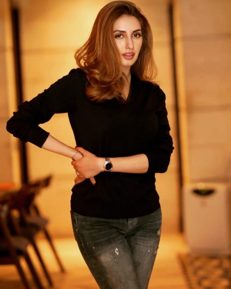 Iman Aly Showing Her Dance Moves At Wedding | Reviewit.pk