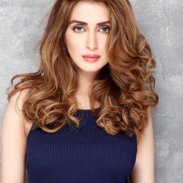 Iman Aly Showing Her Dance Moves At Wedding | Reviewit.pk