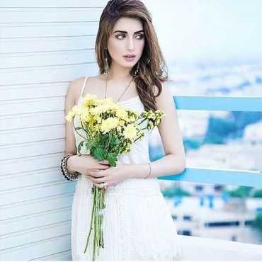 Iman Aly Showing Her Dance Moves At Wedding | Reviewit.pk