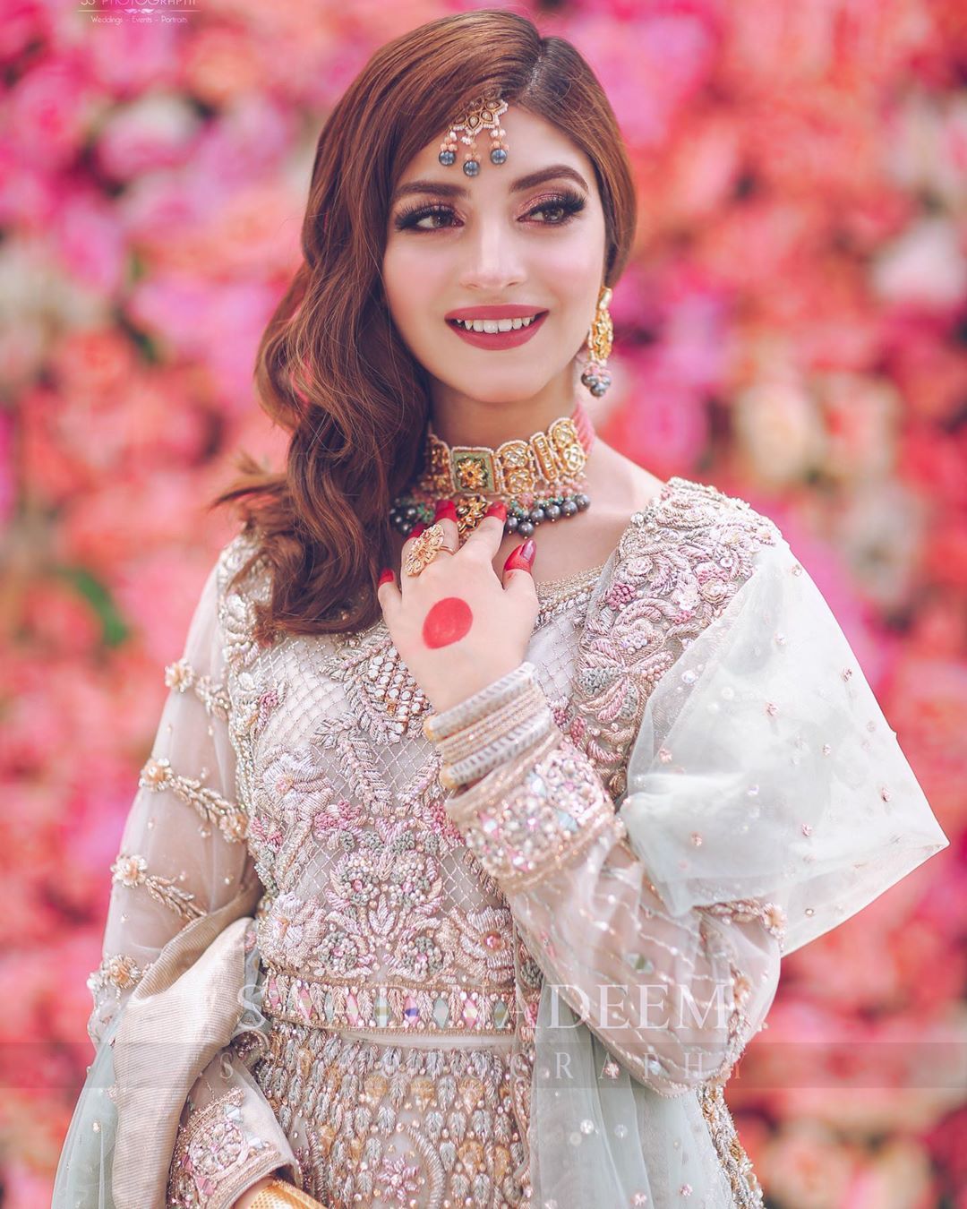 Kinza Hashmi Looks Elegant In Latest Bridal Shoot | Reviewit.pk