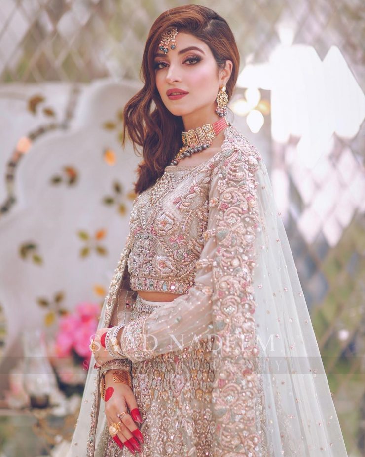 Kinza Hashmi Looks Elegant In Latest Bridal Shoot | Reviewit.pk