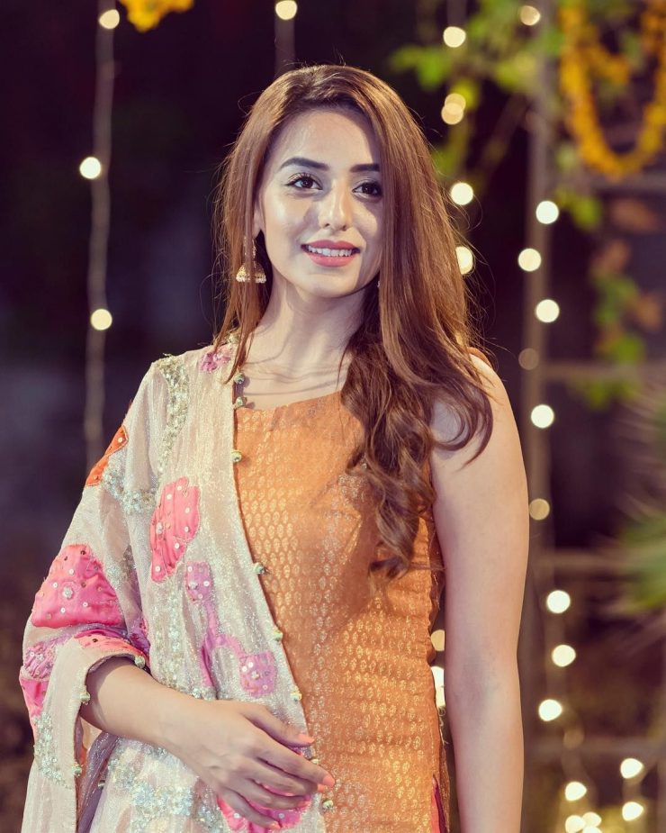 Actress Kinza Razzak Spotted At A Friend's Wedding | Reviewit.pk