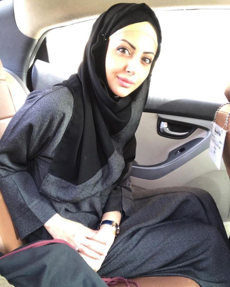 Actress Moomal Khalid with her Husband and New Born Baby | Reviewit.pk