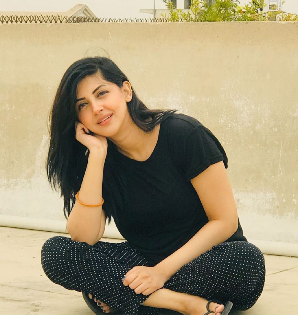 Actress Moomal Khalid with her Husband and New Born Baby | Reviewit.pk