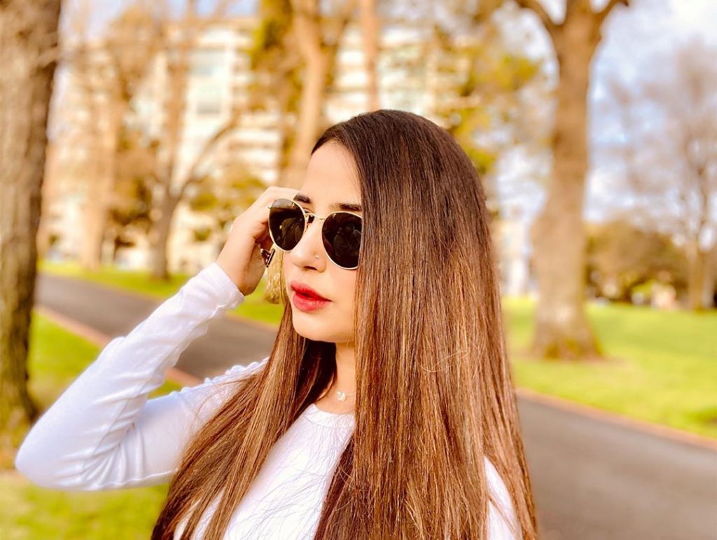 Actress Saniya Shamshad New Pictures from her Instagram | Reviewit.pk