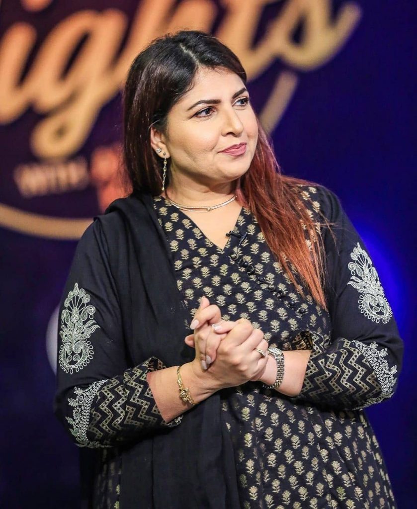 Shagufta Ejaz Clicks on the sets of Bol Nights with Ahsan Khan ...