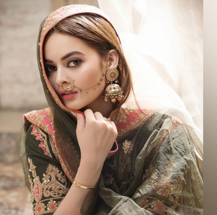 Unseen Video Of Minal Khan's Debut As Child Artist | Reviewit.pk