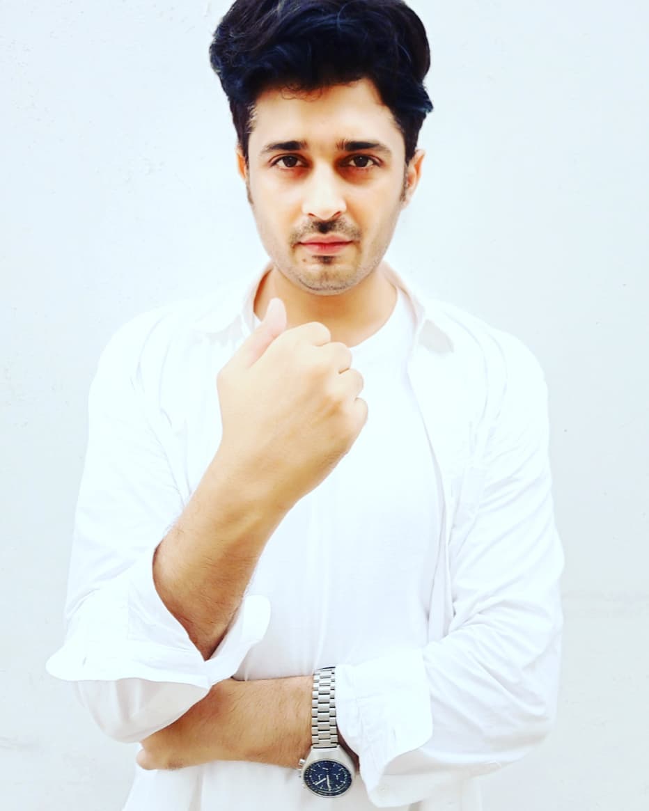 Heroic Pictures of the Heroic Babar Khan | Reviewit.pk