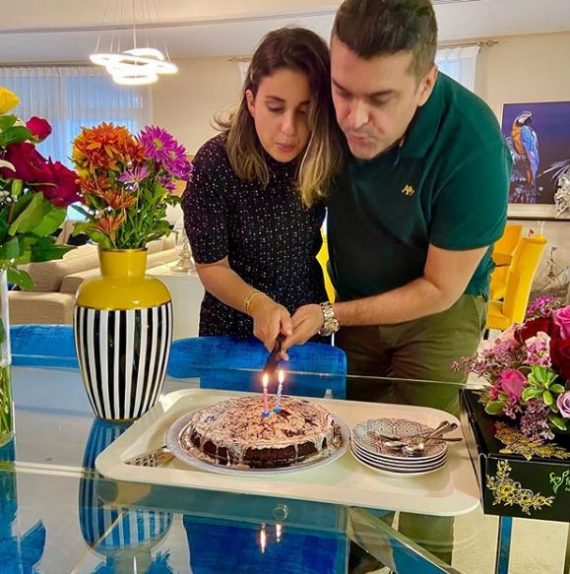 Fakhar-e-Alam Surprises His Wife Dounia On Her 35th Birthday | Reviewit.pk