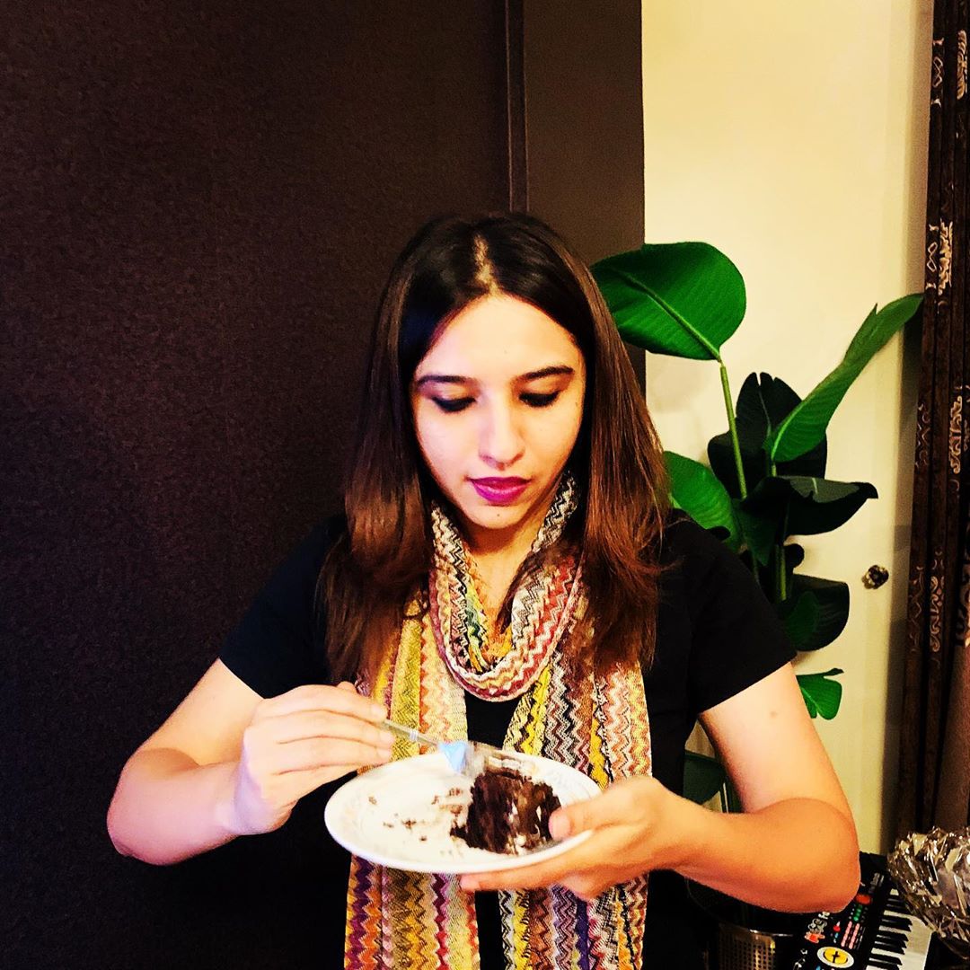 A Peek into The Lovely House of Maria Memon | Reviewit.pk